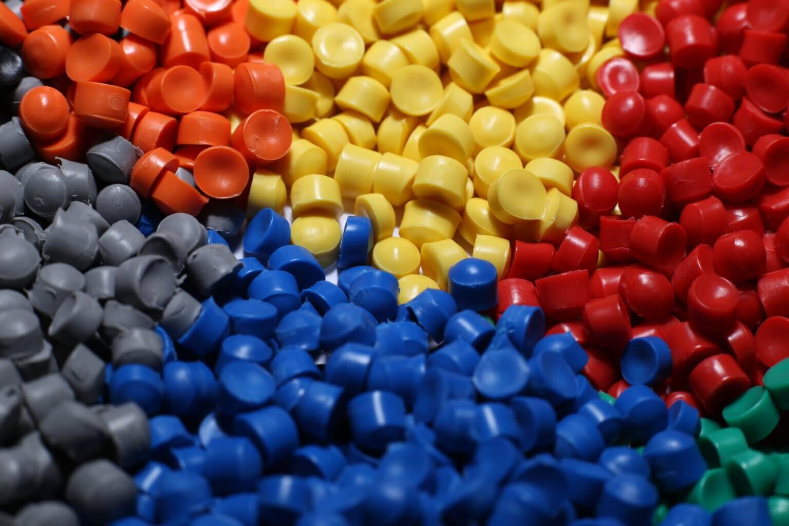 Antimicrobial plastics tests: ISO 846 vs. ASTM G21